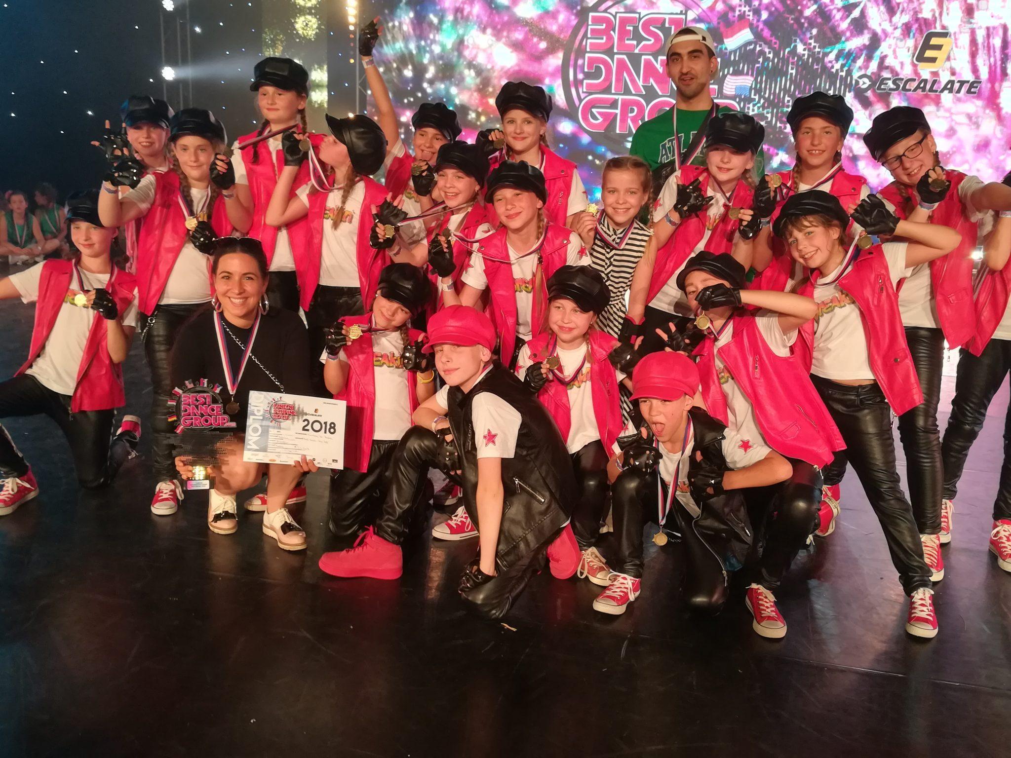 Poreotics Wallpaper